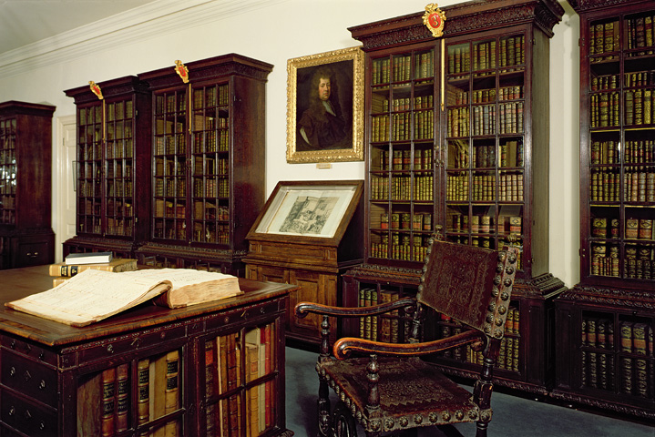 How 11 Writers Organize Their Personal Libraries ‹ Literary Hub