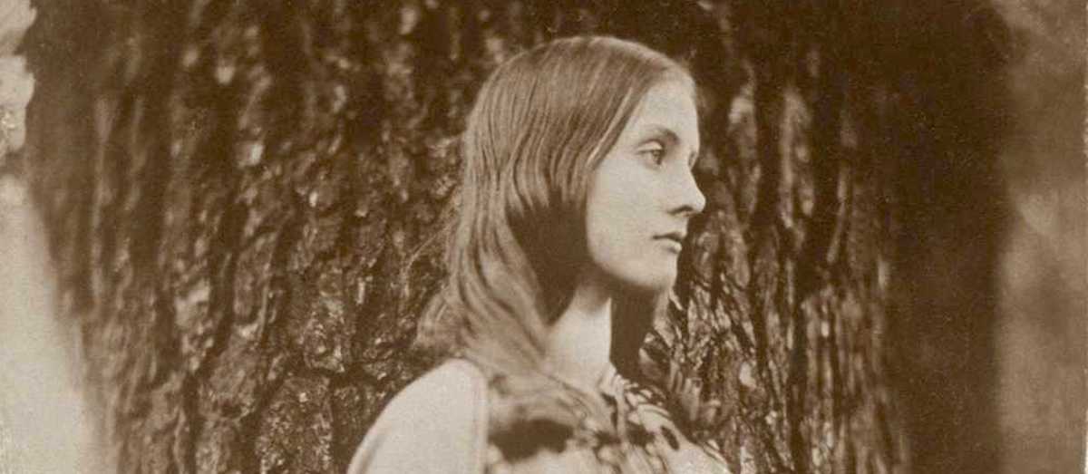 Virginia Woolf's Mother Haunts Much of Her Writing | Literary Hub